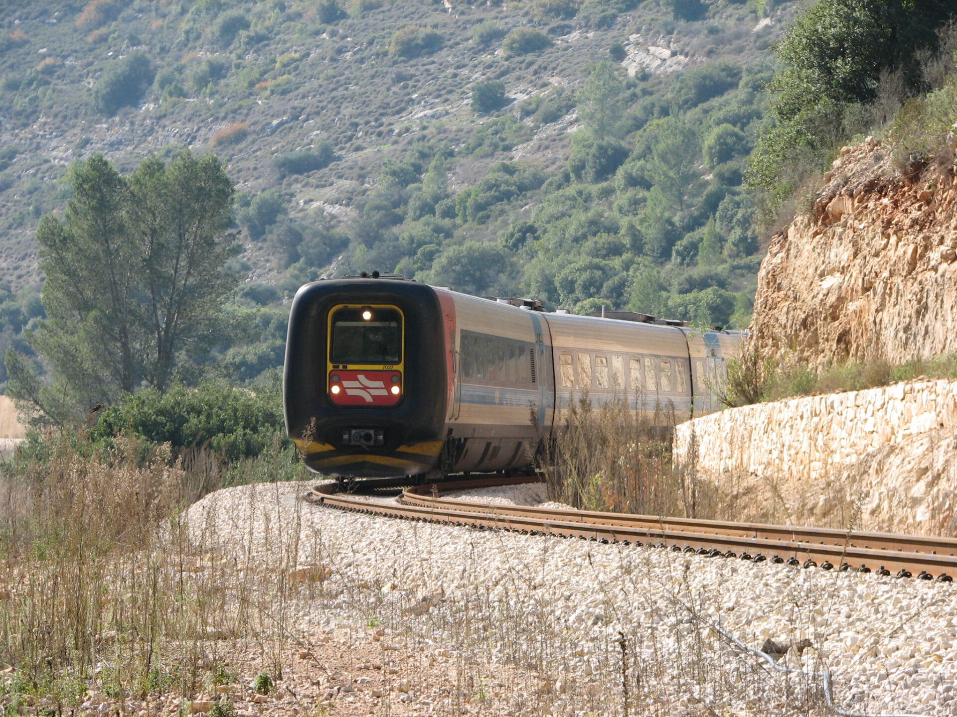 Jerusalem's Train Track Park is hardly the Highline in NYC - Green Prophet