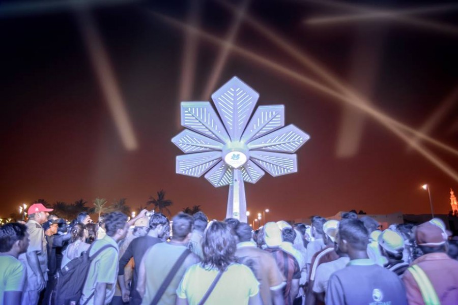Suntan around these badass solar palm trees in... Dubai! - Green Prophet