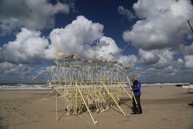 Strandbeest: beach-blown plastics that have a life of their own - Green ...