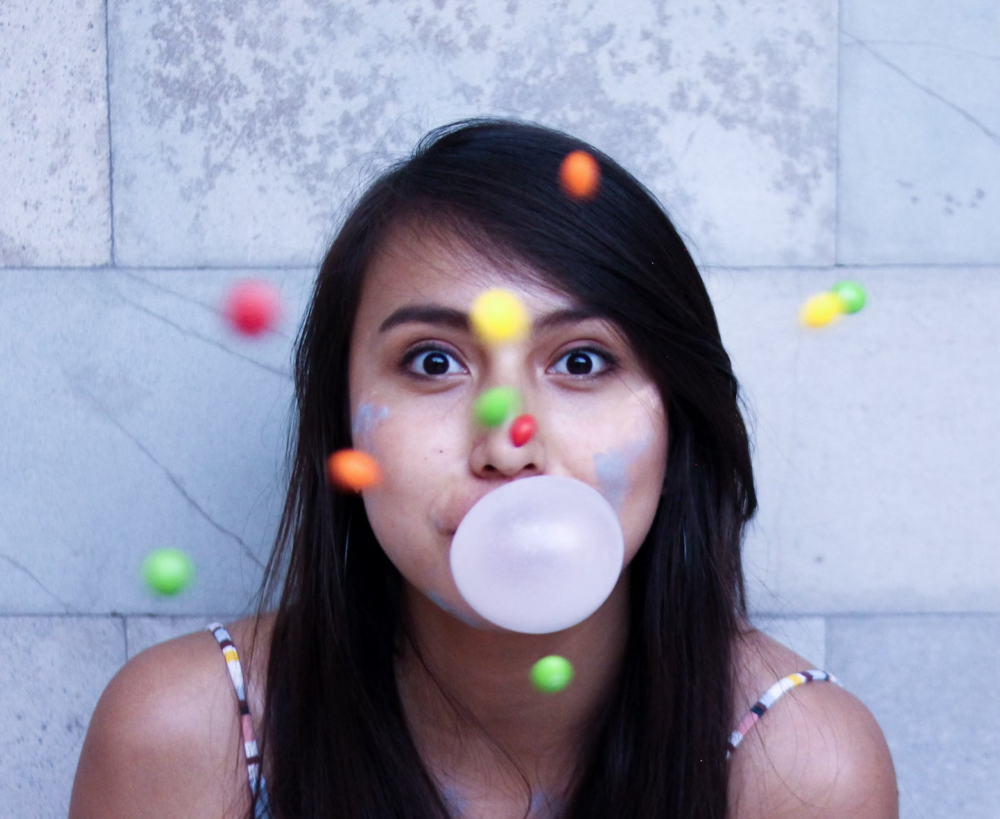 Chewing gum releases thousands of bits of microplastics in your mouth ...