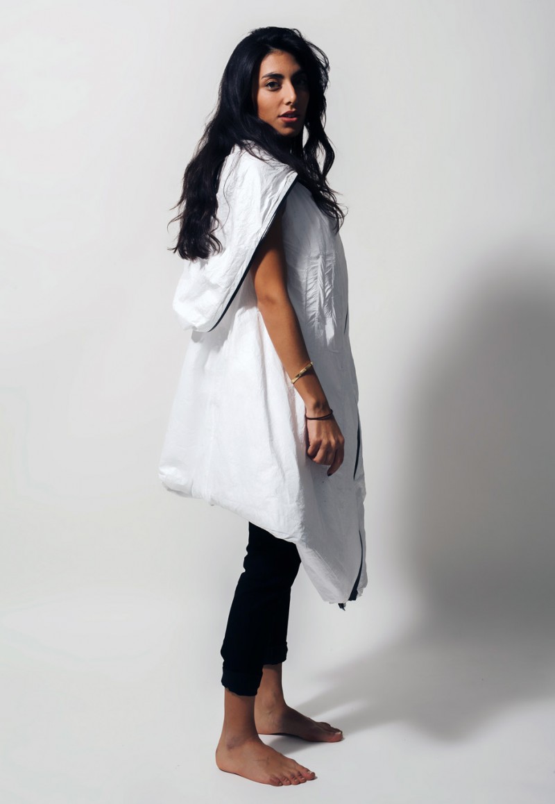 The "wearable habitat": a refugee coat that turns into a tent - Green ...