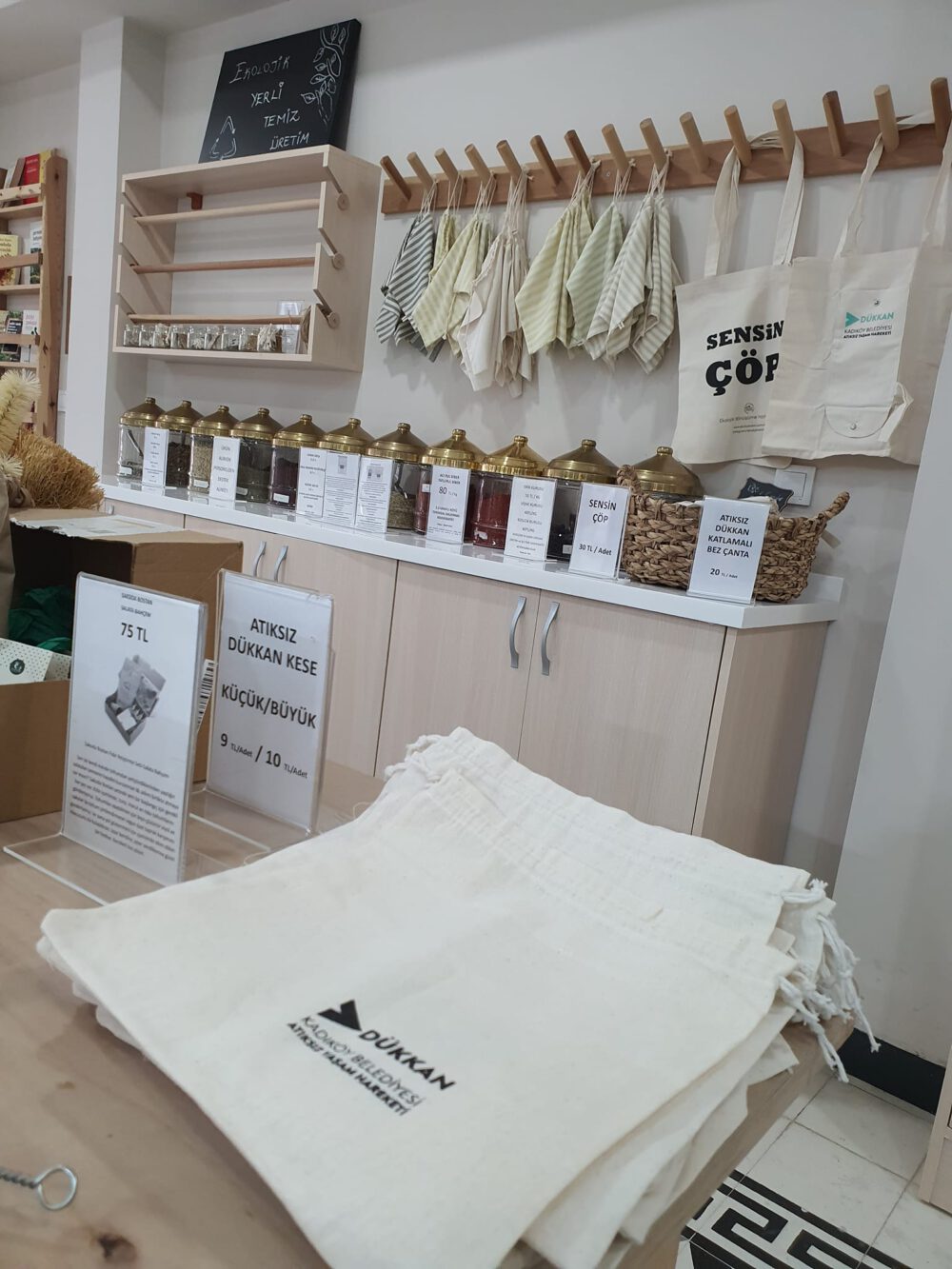 Kadıköy's zero waste shop Dukkan features the circular economy in ...